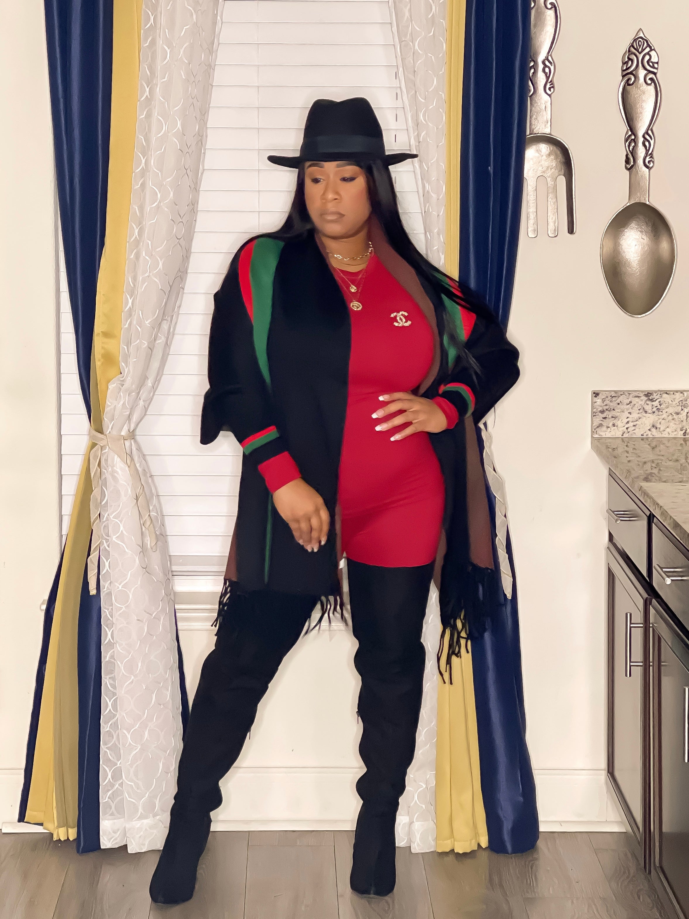Pretty & Rich Poncho (Black) – Definition Her Boutique